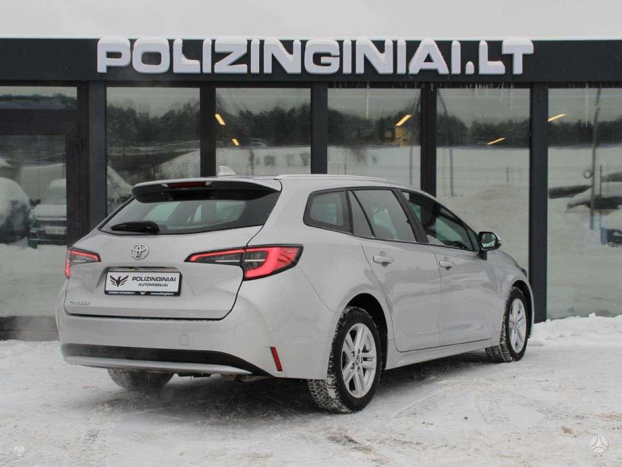 Grey Toyota Corolla 2022 in Vilnius, with an engine capacity of 1.20 L and mileage of 101 thousand km for 16498 €, photo 4 on AUTOMOTO.COM.LV