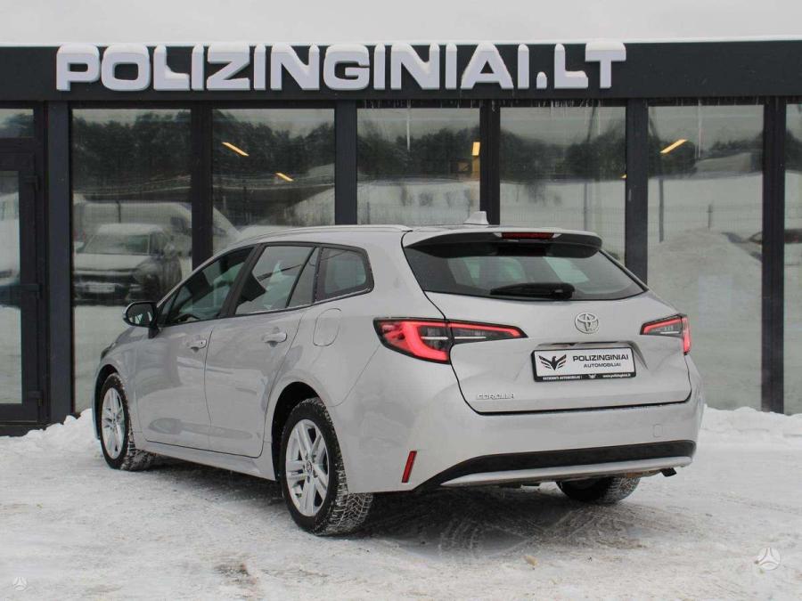 Grey Toyota Corolla 2022 in Vilnius, with an engine capacity of 1.20 L and mileage of 101 thousand km for 16498 €, photo 5 on AUTOMOTO.COM.LV