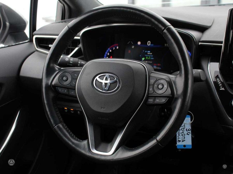 Grey Toyota Corolla 2022 in Vilnius, with an engine capacity of 1.20 L and mileage of 101 thousand km for 16498 €, photo 7 on AUTOMOTO.COM.LV