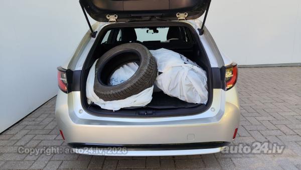 Pelēks Toyota Corolla 2022 Tallina, ar dzinēja tilpumu 1.80 L un nobraukumu 36 tūkst. km par 21995 €, foto 10 vietnē AUTOMOTO.COM.LV