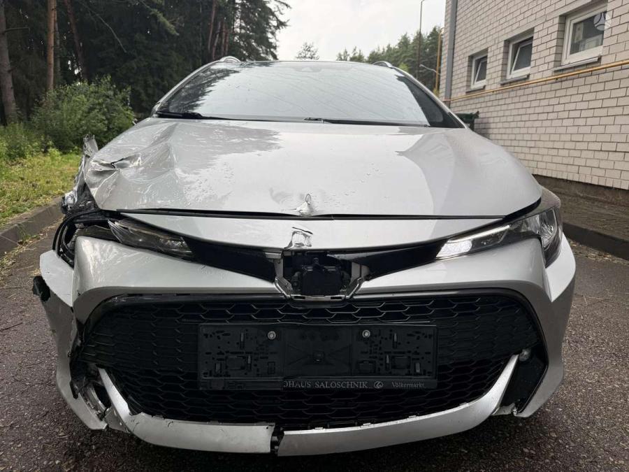 Grey Toyota Corolla 2022 in Kaunas, with an engine capacity of 1.80 L and mileage of 50 thousand km for 5490 €, photo 3 on AUTOMOTO.COM.LV