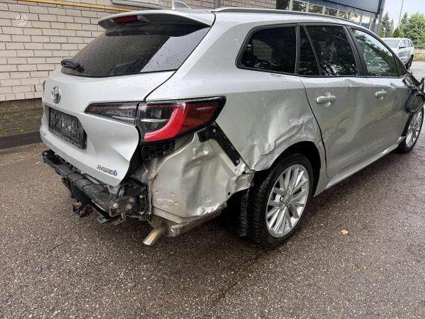 Grey Toyota Corolla 2022 in Kaunas, with an engine capacity of 1.80 L and mileage of 50 thousand km for 5490 €, photo 4 on AUTOMOTO.COM.LV