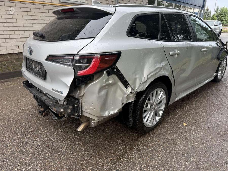 Grey Toyota Corolla 2022 in Kaunas, with an engine capacity of 1.80 L and mileage of 50 thousand km for 5490 €, photo 5 on AUTOMOTO.COM.LV