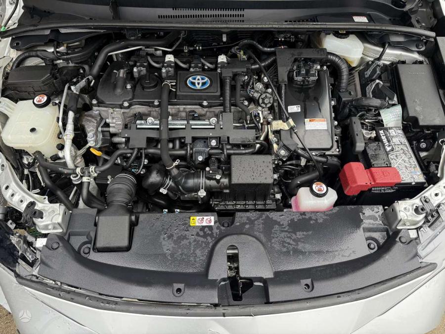 Grey Toyota Corolla 2022 in Kaunas, with an engine capacity of 1.80 L and mileage of 50 thousand km for 5490 €, photo 8 on AUTOMOTO.COM.LV