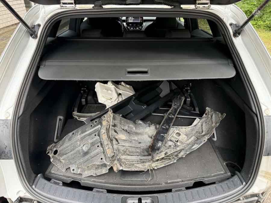 Grey Toyota Corolla 2022 in Kaunas, with an engine capacity of 1.80 L and mileage of 50 thousand km for 5490 €, photo 11 on AUTOMOTO.COM.LV