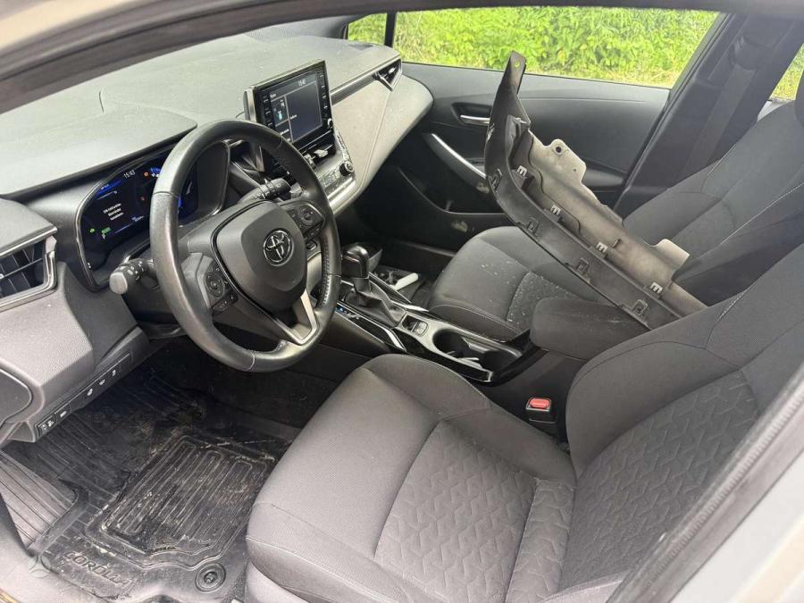 Grey Toyota Corolla 2022 in Kaunas, with an engine capacity of 1.80 L and mileage of 50 thousand km for 5490 €, photo 13 on AUTOMOTO.COM.LV
