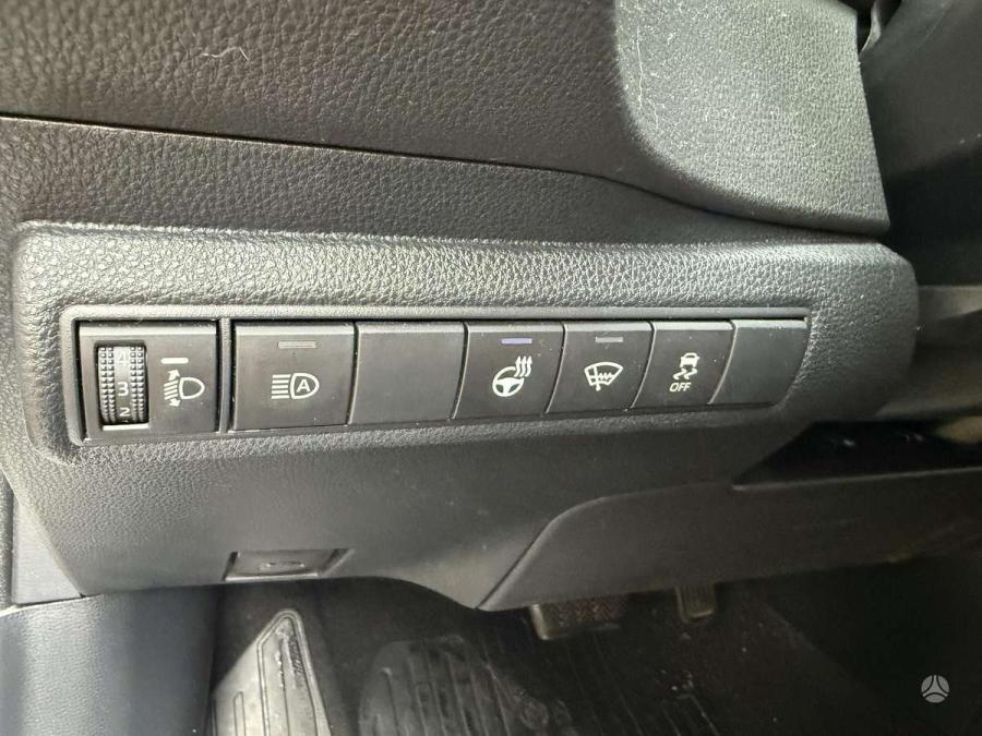 Grey Toyota Corolla 2022 in Kaunas, with an engine capacity of 1.80 L and mileage of 50 thousand km for 5490 €, photo 15 on AUTOMOTO.COM.LV