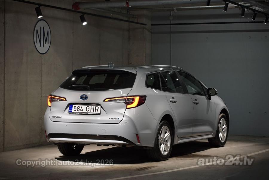 Pelēks Toyota Corolla 2022 Tallina, ar dzinēja tilpumu 1.80 L un nobraukumu 54 tūkst. km par 19990 €, foto 5 vietnē AUTOMOTO.COM.LV