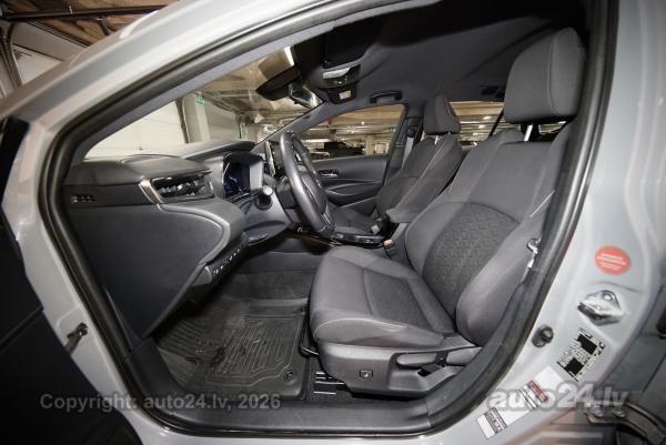 Pelēks Toyota Corolla 2022 Tallina, ar dzinēja tilpumu 1.80 L un nobraukumu 54 tūkst. km par 19990 €, foto 10 vietnē AUTOMOTO.COM.LV