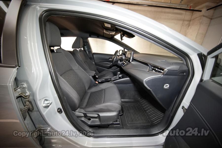 Pelēks Toyota Corolla 2022 Tallina, ar dzinēja tilpumu 1.80 L un nobraukumu 54 tūkst. km par 19990 €, foto 12 vietnē AUTOMOTO.COM.LV
