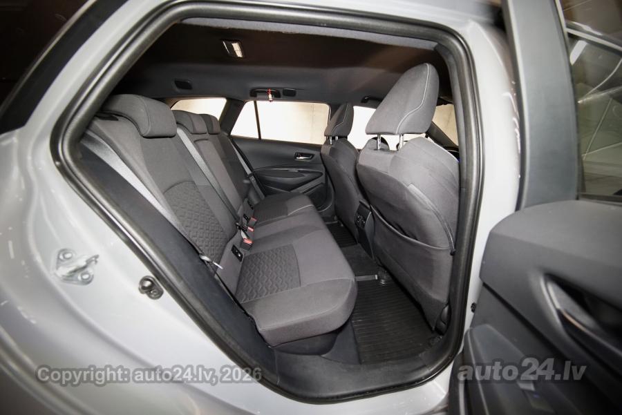 Pelēks Toyota Corolla 2022 Tallina, ar dzinēja tilpumu 1.80 L un nobraukumu 54 tūkst. km par 19990 €, foto 13 vietnē AUTOMOTO.COM.LV