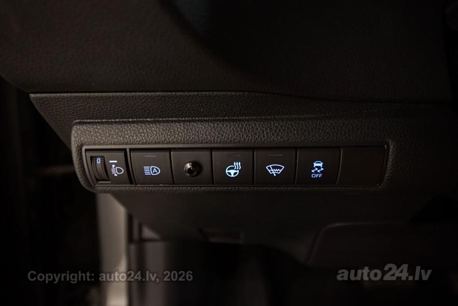 Pelēks Toyota Corolla 2022 Tallina, ar dzinēja tilpumu 1.80 L un nobraukumu 54 tūkst. km par 19990 €, foto 20 vietnē AUTOMOTO.COM.LV