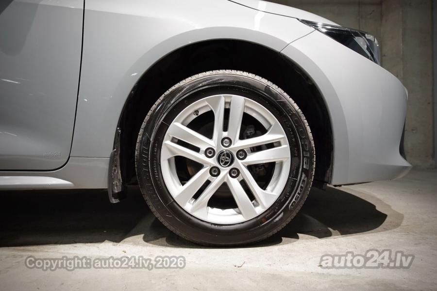 Pelēks Toyota Corolla 2022 Tallina, ar dzinēja tilpumu 1.80 L un nobraukumu 54 tūkst. km par 19990 €, foto 22 vietnē AUTOMOTO.COM.LV