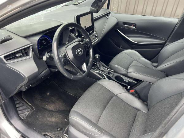 Grey Toyota Corolla 2022 in Kaunas, with an engine capacity of 1.99 L and mileage of 119 thousand km for 8900 €, photo 9 on AUTOMOTO.COM.LV