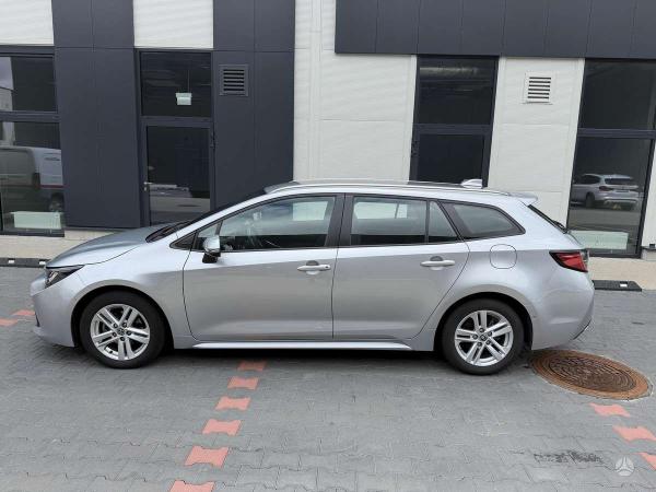Grey Toyota Corolla 2022 in Vilnius, with an engine capacity of 1.80 L and mileage of 95 thousand km for 18900 €, photo 3 on AUTOMOTO.COM.LV