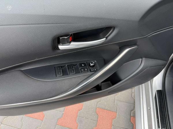 Grey Toyota Corolla 2022 in Vilnius, with an engine capacity of 1.80 L and mileage of 95 thousand km for 18900 €, photo 6 on AUTOMOTO.COM.LV