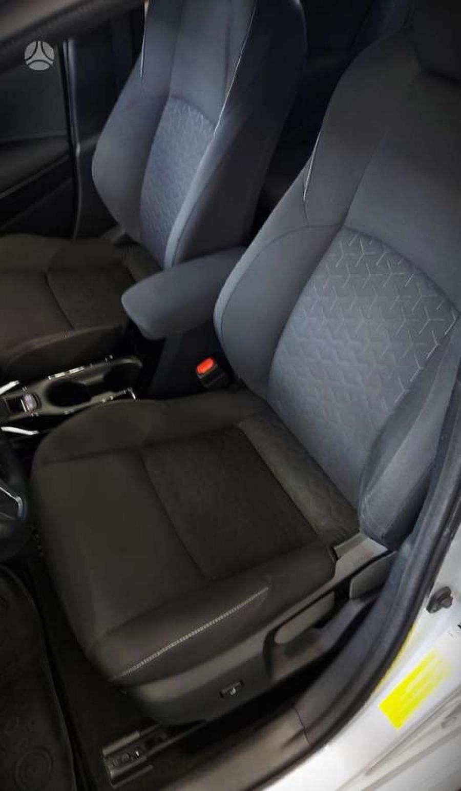 Pelēks Toyota Corolla 2022 Kauņa, ar dzinēja tilpumu 1.80 L un nobraukumu 91 tūkst. km par 18750 €, foto 13 vietnē AUTOMOTO.COM.LV