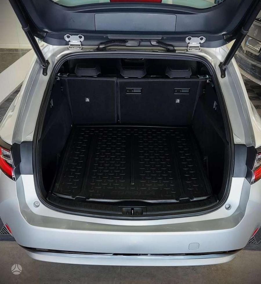Pelēks Toyota Corolla 2022 Kauņa, ar dzinēja tilpumu 1.80 L un nobraukumu 91 tūkst. km par 18750 €, foto 32 vietnē AUTOMOTO.COM.LV