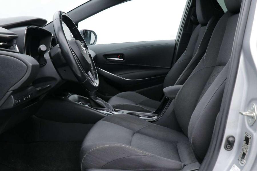 Grey Toyota Corolla 2022 in Vilnius, with an engine capacity of 1.20 L and mileage of 118 thousand km for 16900 €, photo 13 on AUTOMOTO.COM.LV