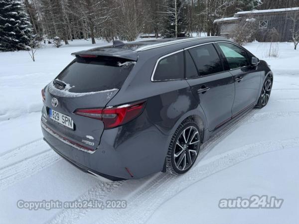 Grey Toyota Corolla 2023 in Tallinn, with an engine capacity of 2.00 L and mileage of 26 thousand km for 32500 €, photo 3 on AUTOMOTO.COM.LV