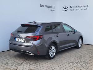 Pelēks Toyota Corolla 2023 Tallina, ar dzinēja tilpumu 1.80 L un nobraukumu 17 tūkst. km par 23495 €, foto 2 vietnē AUTOMOTO.COM.LV