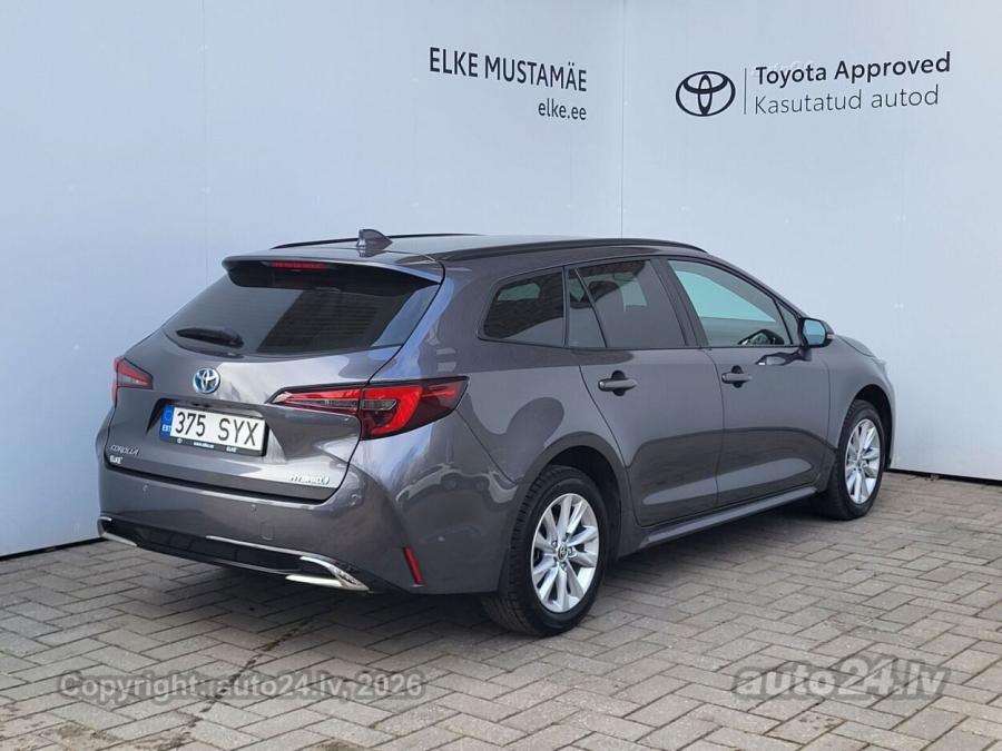 Pelēks Toyota Corolla 2023 Tallina, ar dzinēja tilpumu 1.80 L un nobraukumu 17 tūkst. km par 23495 €, foto 2 vietnē AUTOMOTO.COM.LV