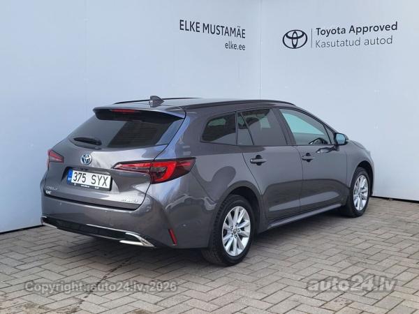 Pelēks Toyota Corolla 2023 Tallina, ar dzinēja tilpumu 1.80 L un nobraukumu 17 tūkst. km par 23495 €, foto 2 vietnē AUTOMOTO.COM.LV