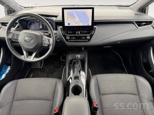 Pelēks Toyota Corolla 2023 Rīga, ar dzinēja tilpumu 1.80 L un nobraukumu 37 tūkst. km par 24900 €, foto 9 vietnē AUTOMOTO.COM.LV