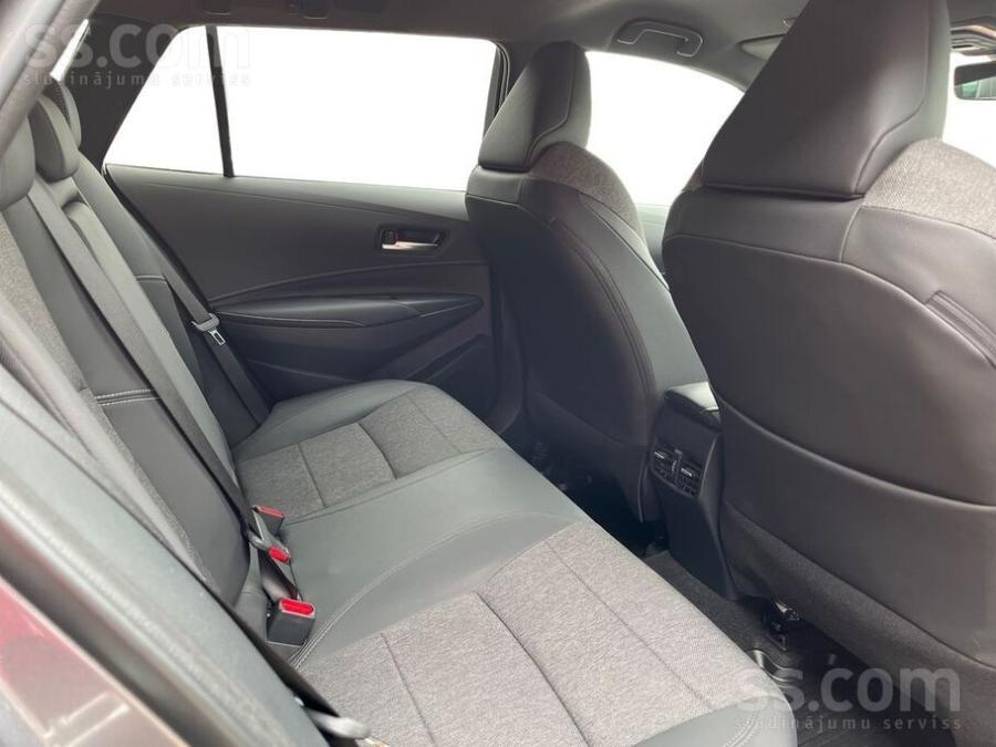 Pelēks Toyota Corolla 2023 Rīga, ar dzinēja tilpumu 1.80 L un nobraukumu 10 tūkst. km par 26990 €, foto 8 vietnē AUTOMOTO.COM.LV