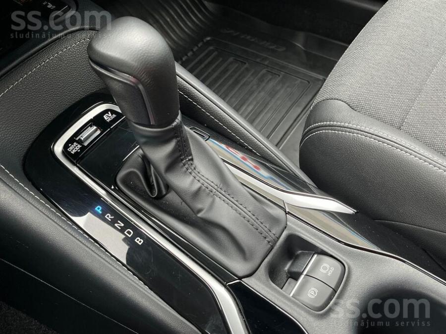 Pelēks Toyota Corolla 2023 Rīga, ar dzinēja tilpumu 1.80 L un nobraukumu 10 tūkst. km par 26990 €, foto 18 vietnē AUTOMOTO.COM.LV