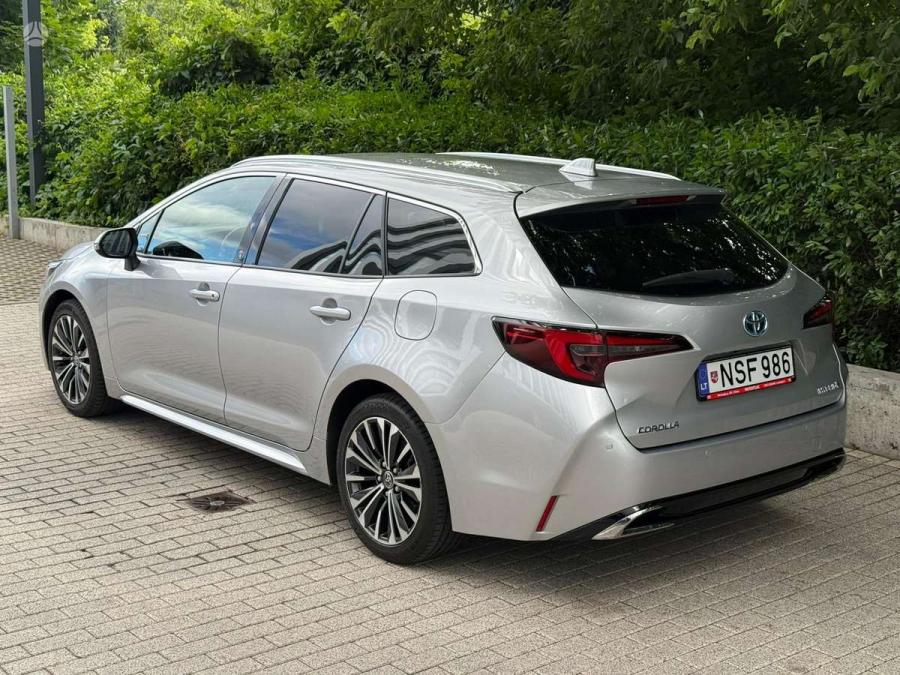 Grey Toyota Corolla 2023 in Vilnius, with an engine capacity of 2.00 L and mileage of 81 thousand km for 22250 €, photo 4 on AUTOMOTO.COM.LV