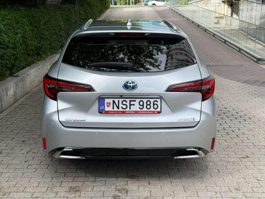 Grey Toyota Corolla 2023 in Vilnius, with an engine capacity of 2.00 L and mileage of 81 thousand km for 22250 €, photo 5 on AUTOMOTO.COM.LV