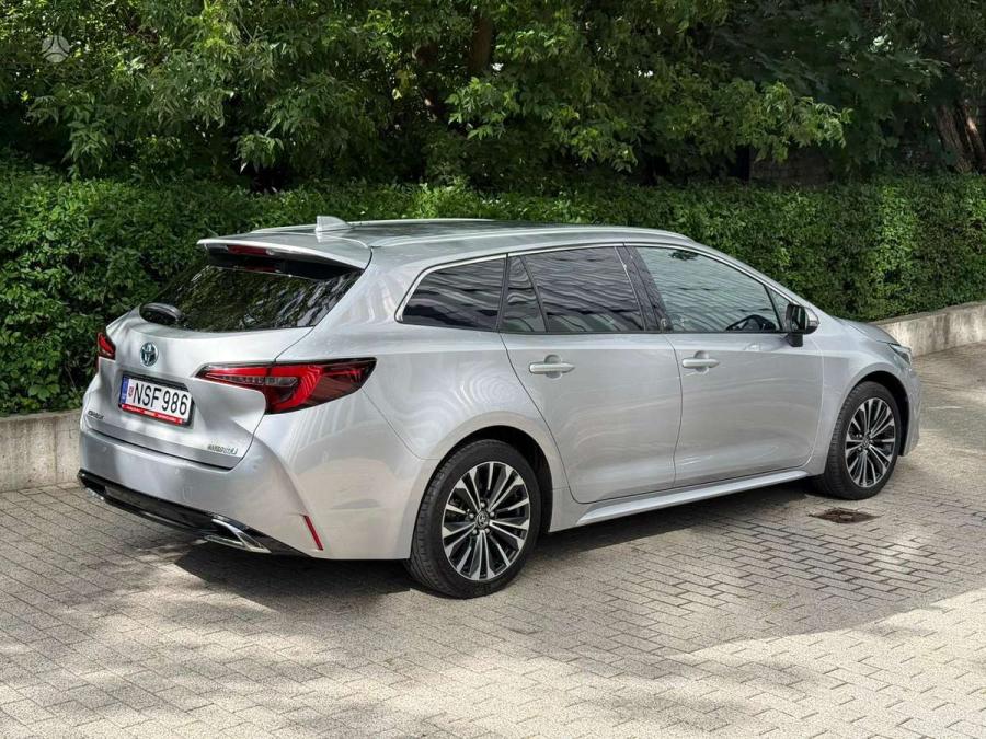 Grey Toyota Corolla 2023 in Vilnius, with an engine capacity of 2.00 L and mileage of 81 thousand km for 22250 €, photo 6 on AUTOMOTO.COM.LV
