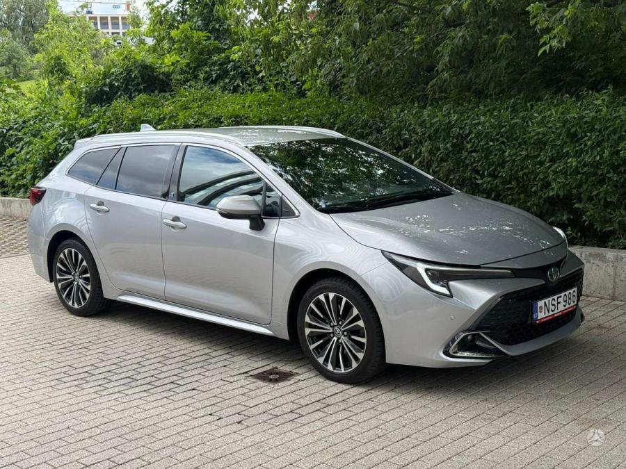 Grey Toyota Corolla 2023 in Vilnius, with an engine capacity of 2.00 L and mileage of 81 thousand km for 22250 €, photo 8 on AUTOMOTO.COM.LV