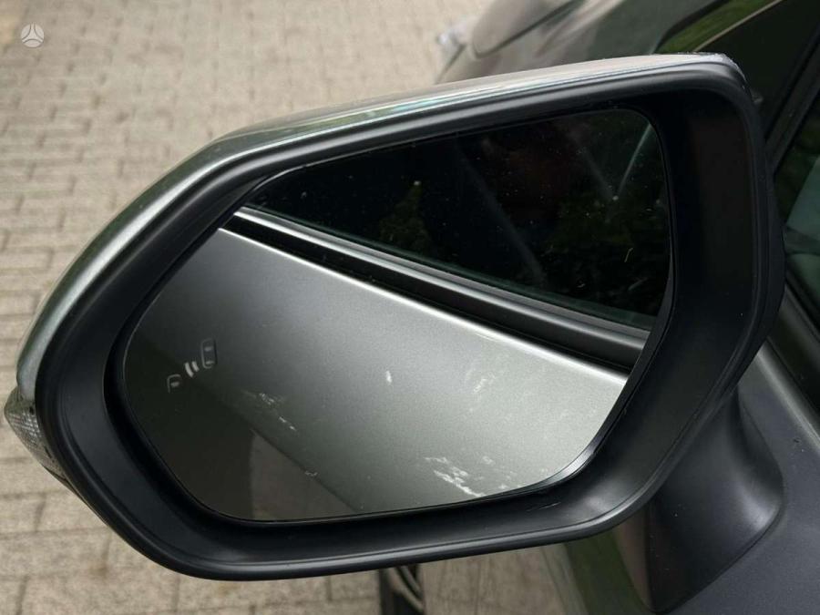 Grey Toyota Corolla 2023 in Vilnius, with an engine capacity of 2.00 L and mileage of 81 thousand km for 22250 €, photo 22 on AUTOMOTO.COM.LV