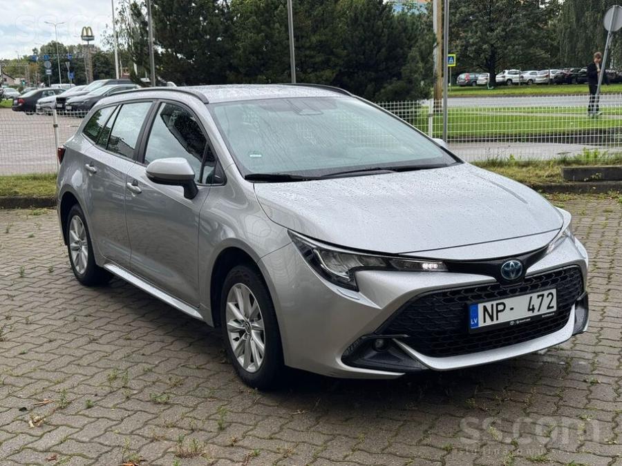 Grey Toyota Corolla 2023 in Riga, with an engine capacity of 1.80 L and mileage of 78 thousand km for 19850 €, photo 1 on AUTOMOTO.COM.LV