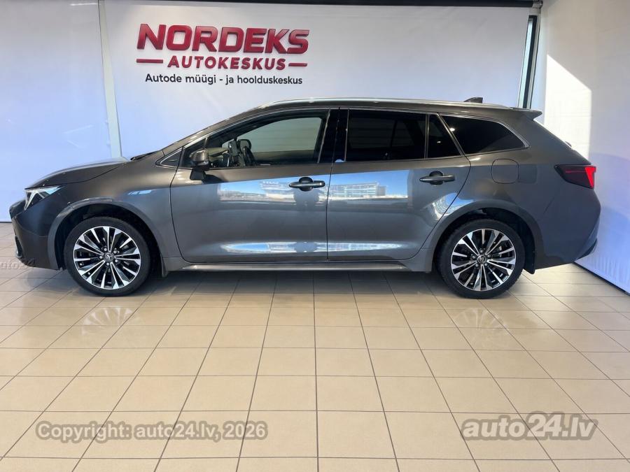 Grey Toyota Corolla 2023 in Tallinn, with an engine capacity of 1.80 L and mileage of 86 thousand km for 21490 €, photo 4 on AUTOMOTO.COM.LV