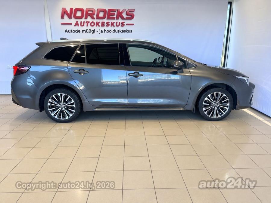 Grey Toyota Corolla 2023 in Tallinn, with an engine capacity of 1.80 L and mileage of 86 thousand km for 21490 €, photo 5 on AUTOMOTO.COM.LV