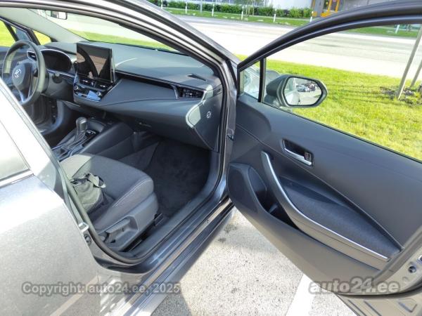 Pelēks Toyota Corolla 2024 Tallina, ar dzinēja tilpumu 1.80 L un nobraukumu 16 tūkst. km par 25995 €, foto 11 vietnē AUTOMOTO.COM.LV