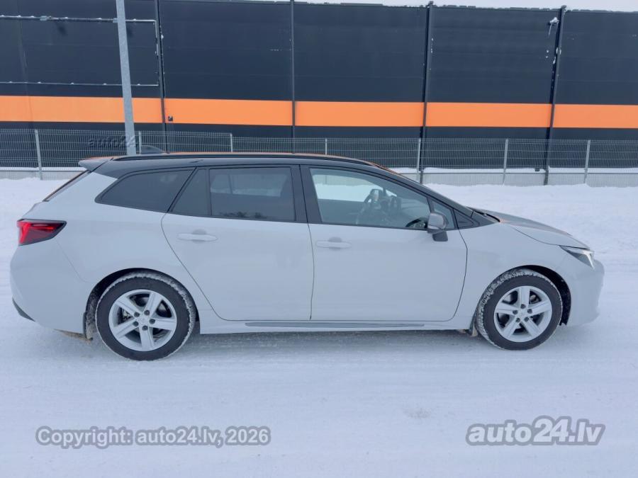 Grey Toyota Corolla 2024 in Tallinn, with an engine capacity of 2.00 L and mileage of 20 thousand km for 30500 €, photo 4 on AUTOMOTO.COM.LV