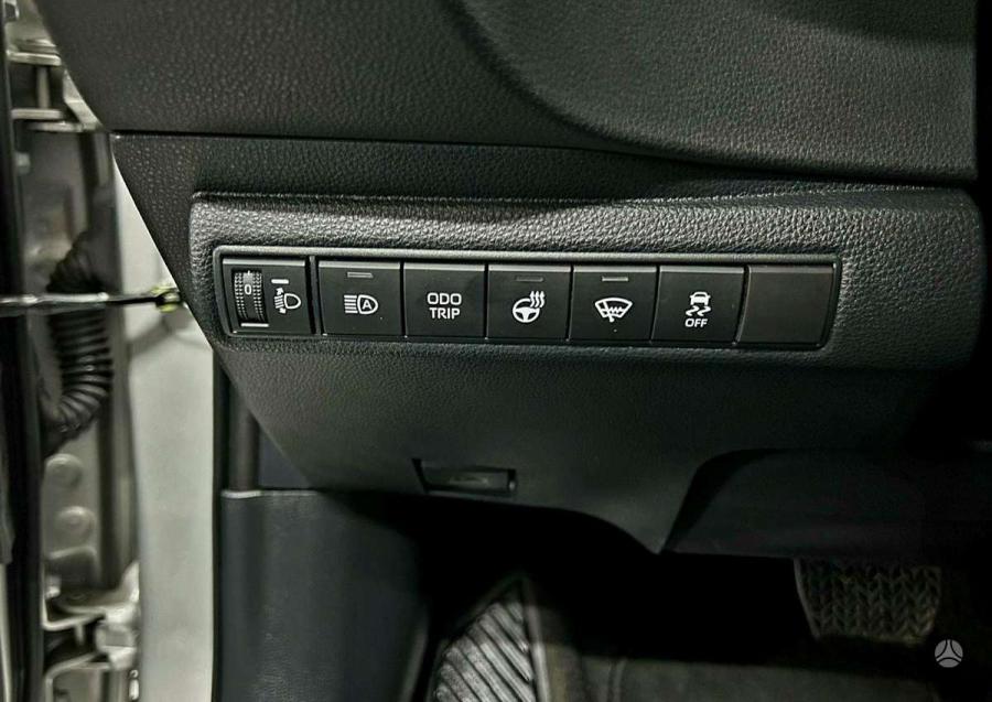 Grey Toyota Corolla 2024 in Utena, with an engine capacity of 1.80 L and mileage of 64 thousand km for 20350 €, photo 4 on AUTOMOTO.COM.LV