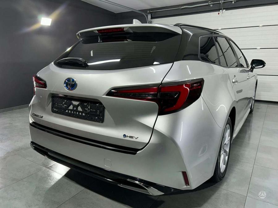 Grey Toyota Corolla 2024 in Utena, with an engine capacity of 1.80 L and mileage of 64 thousand km for 20350 €, photo 5 on AUTOMOTO.COM.LV