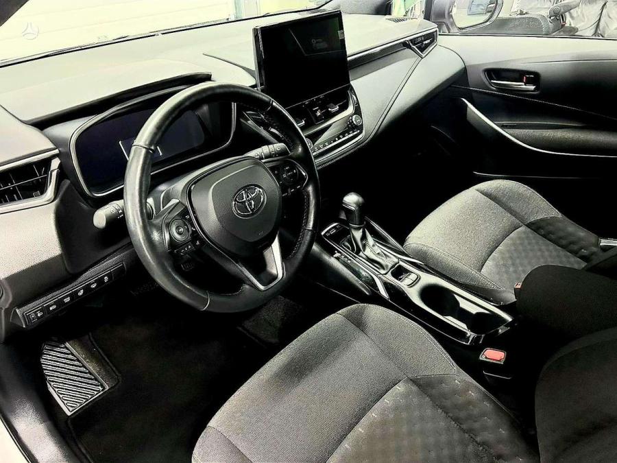 Grey Toyota Corolla 2024 in Utena, with an engine capacity of 1.80 L and mileage of 64 thousand km for 20350 €, photo 7 on AUTOMOTO.COM.LV