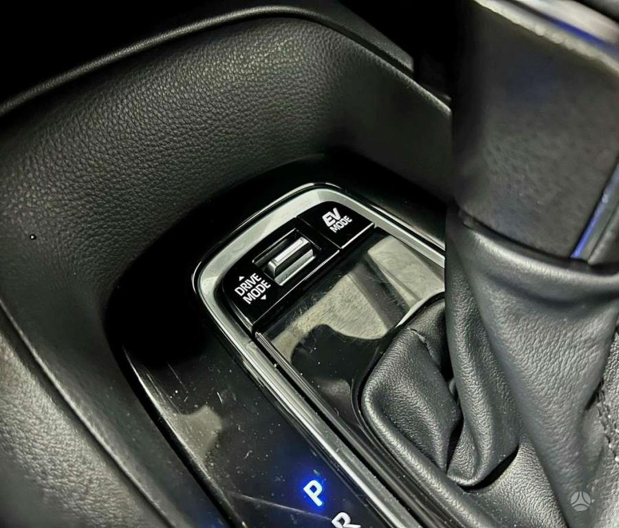 Grey Toyota Corolla 2024 in Utena, with an engine capacity of 1.80 L and mileage of 64 thousand km for 20350 €, photo 13 on AUTOMOTO.COM.LV