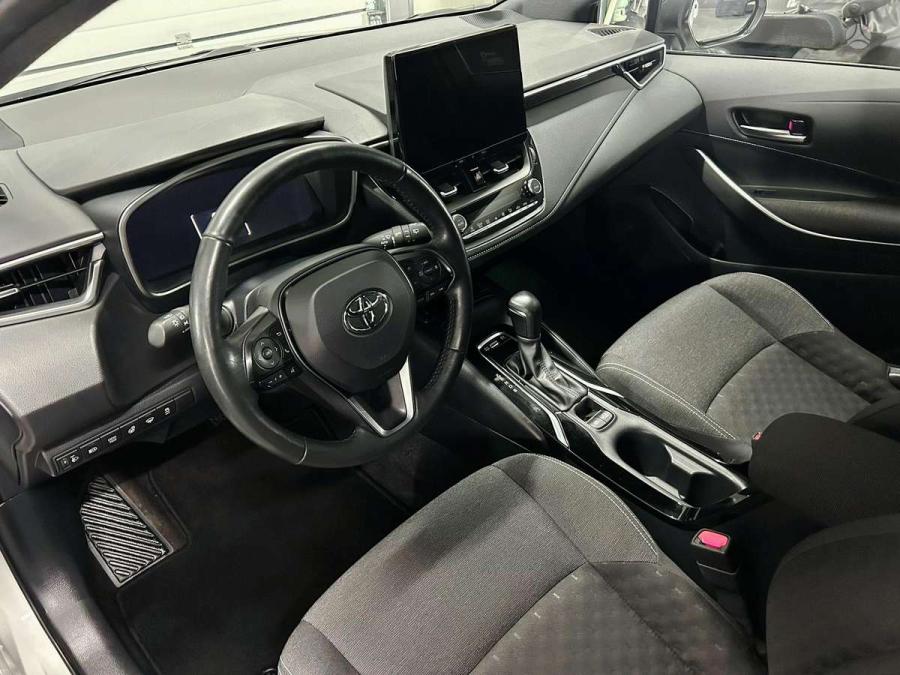 Grey Toyota Corolla 2024 in Utena, with an engine capacity of 1.80 L and mileage of 64 thousand km for 20350 €, photo 21 on AUTOMOTO.COM.LV