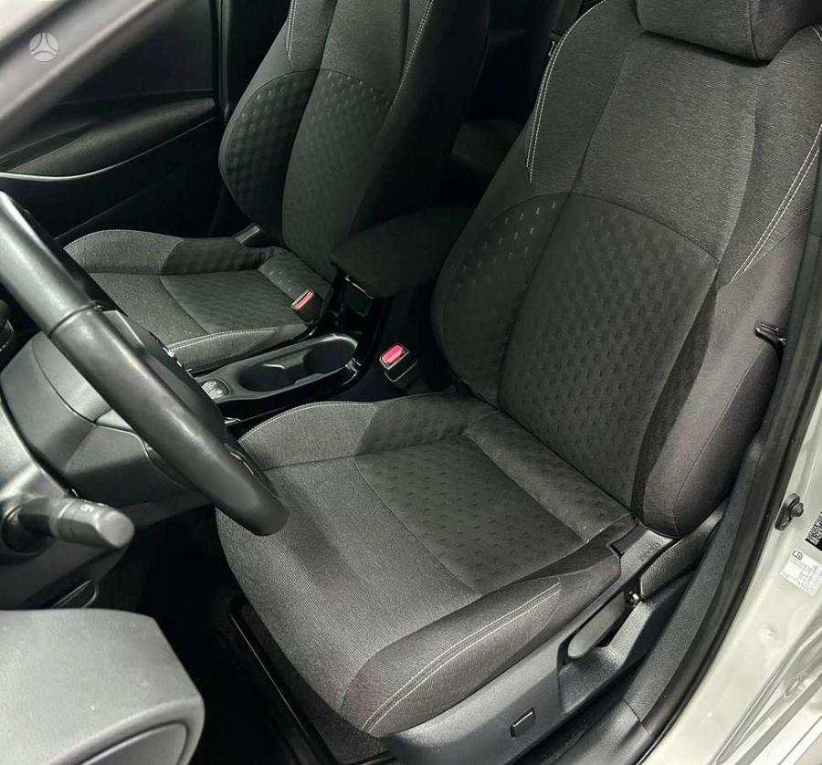 Grey Toyota Corolla 2024 in Utena, with an engine capacity of 1.80 L and mileage of 64 thousand km for 20350 €, photo 22 on AUTOMOTO.COM.LV