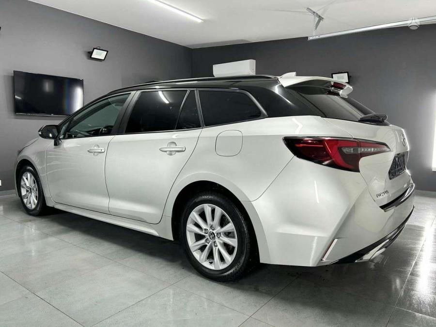Grey Toyota Corolla 2024 in Utena, with an engine capacity of 1.80 L and mileage of 64 thousand km for 20350 €, photo 27 on AUTOMOTO.COM.LV