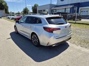 Grey Toyota Corolla 2024 in Siauliai, with an engine capacity of 1.80 L and mileage of 154 thousand km for 15900 €, photo 5 on AUTOMOTO.COM.LV