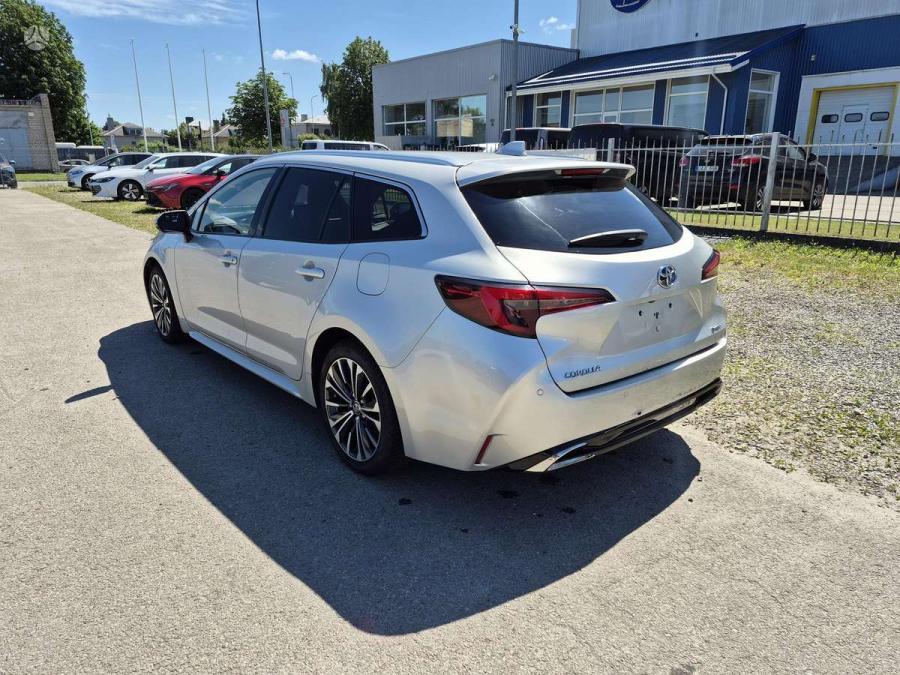 Grey Toyota Corolla 2024 in Siauliai, with an engine capacity of 1.80 L and mileage of 154 thousand km for 15900 €, photo 5 on AUTOMOTO.COM.LV