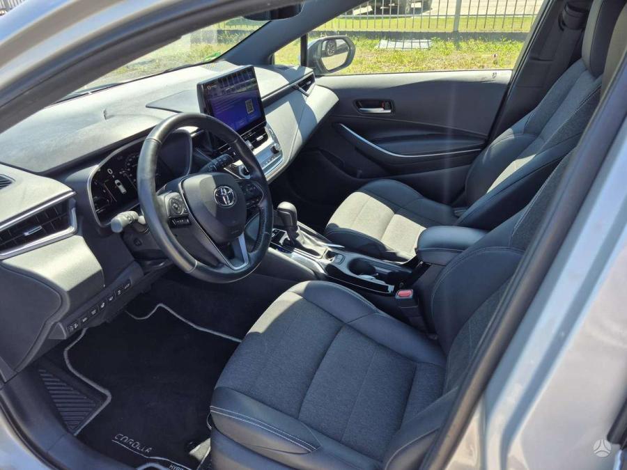 Grey Toyota Corolla 2024 in Siauliai, with an engine capacity of 1.80 L and mileage of 154 thousand km for 15900 €, photo 6 on AUTOMOTO.COM.LV